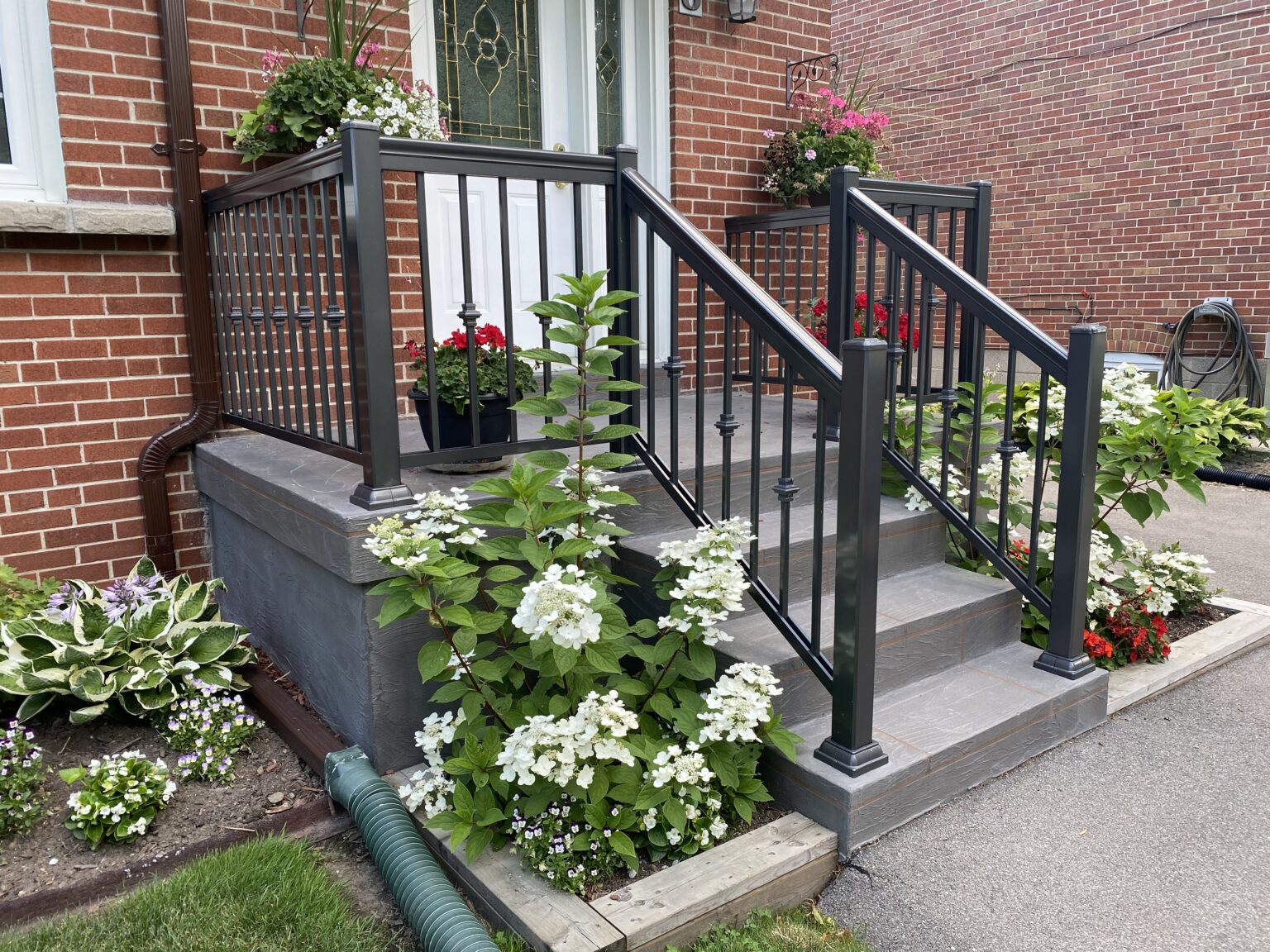 Professional Front Porch Railings in Hamilton | Terrace Aluminum Railings