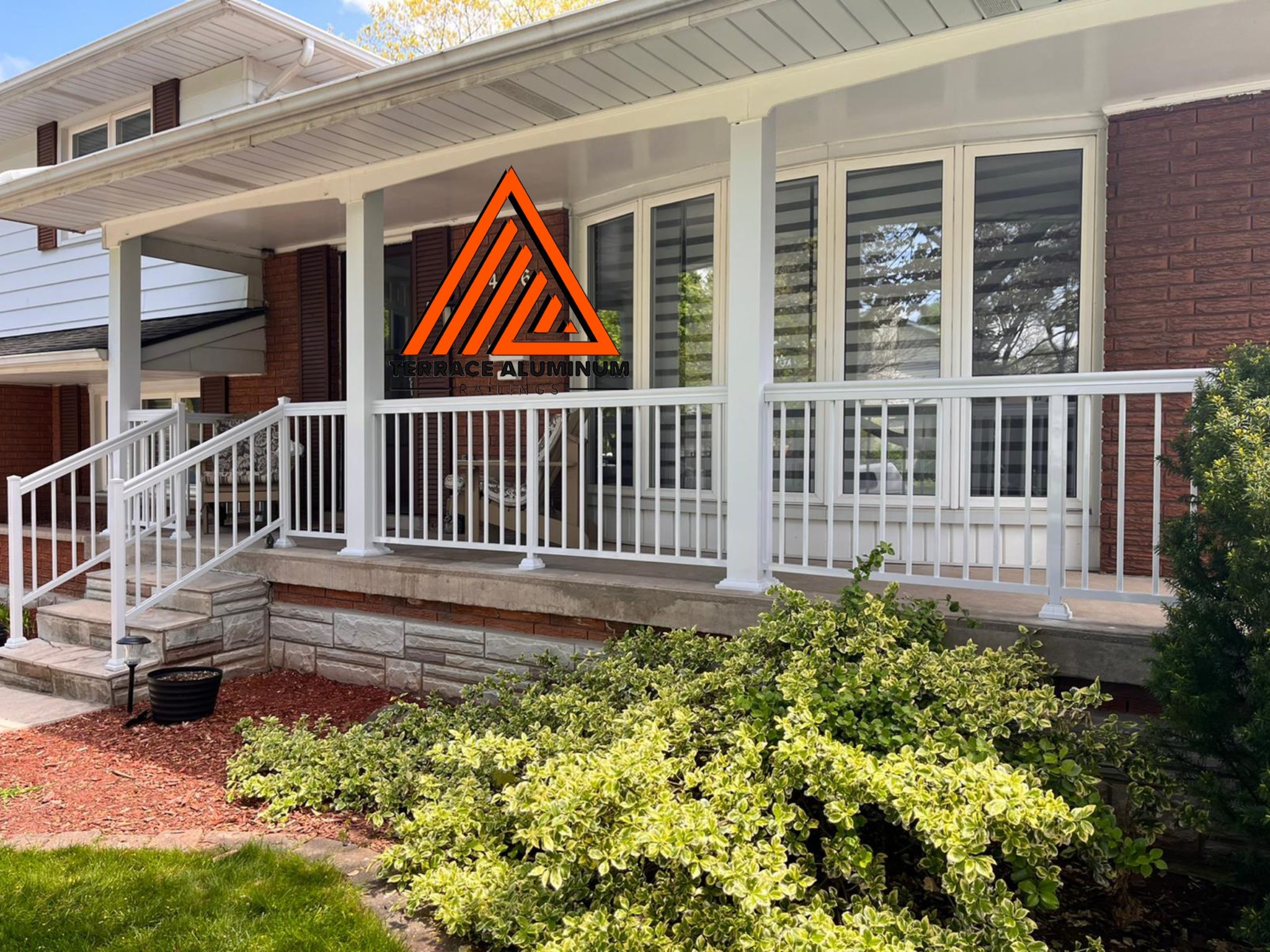 RESIDENTIAL ALUMINUM RAILINGS - Terrace Aluminum Railings