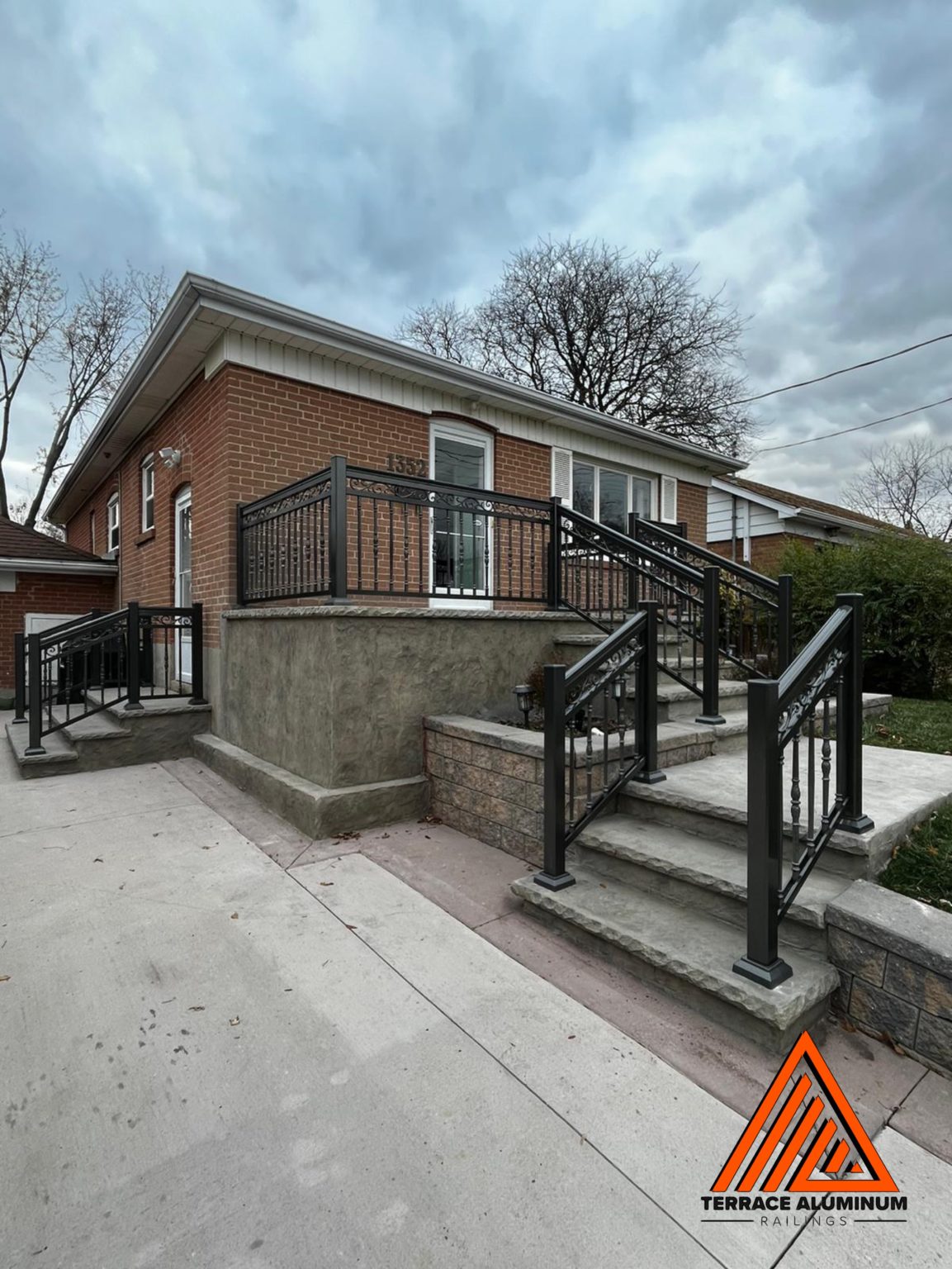 RESIDENTIAL ALUMINUM RAILINGS - Terrace Aluminum Railings