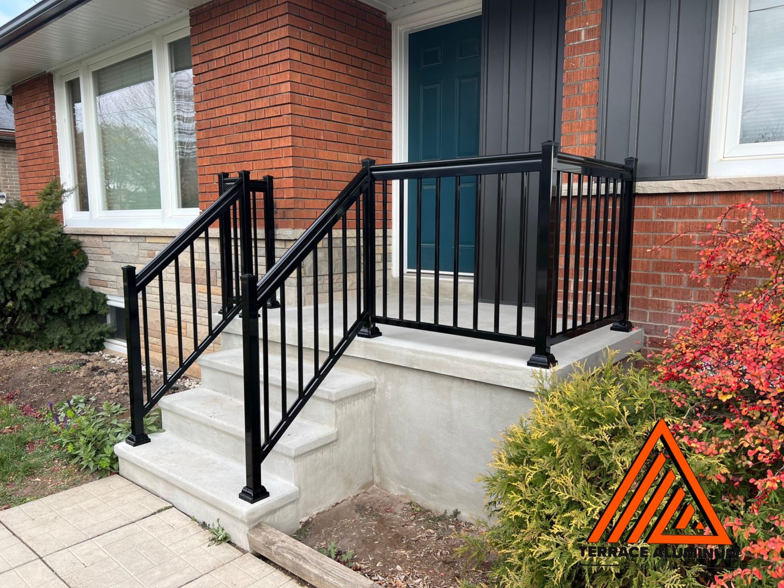 RESIDENTIAL ALUMINUM RAILINGS - Terrace Aluminum Railings