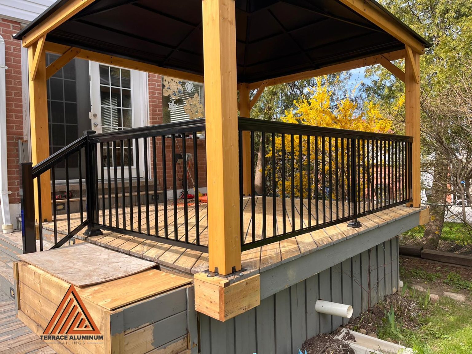 RESIDENTIAL ALUMINUM RAILINGS - Terrace Aluminum Railings And Masonry