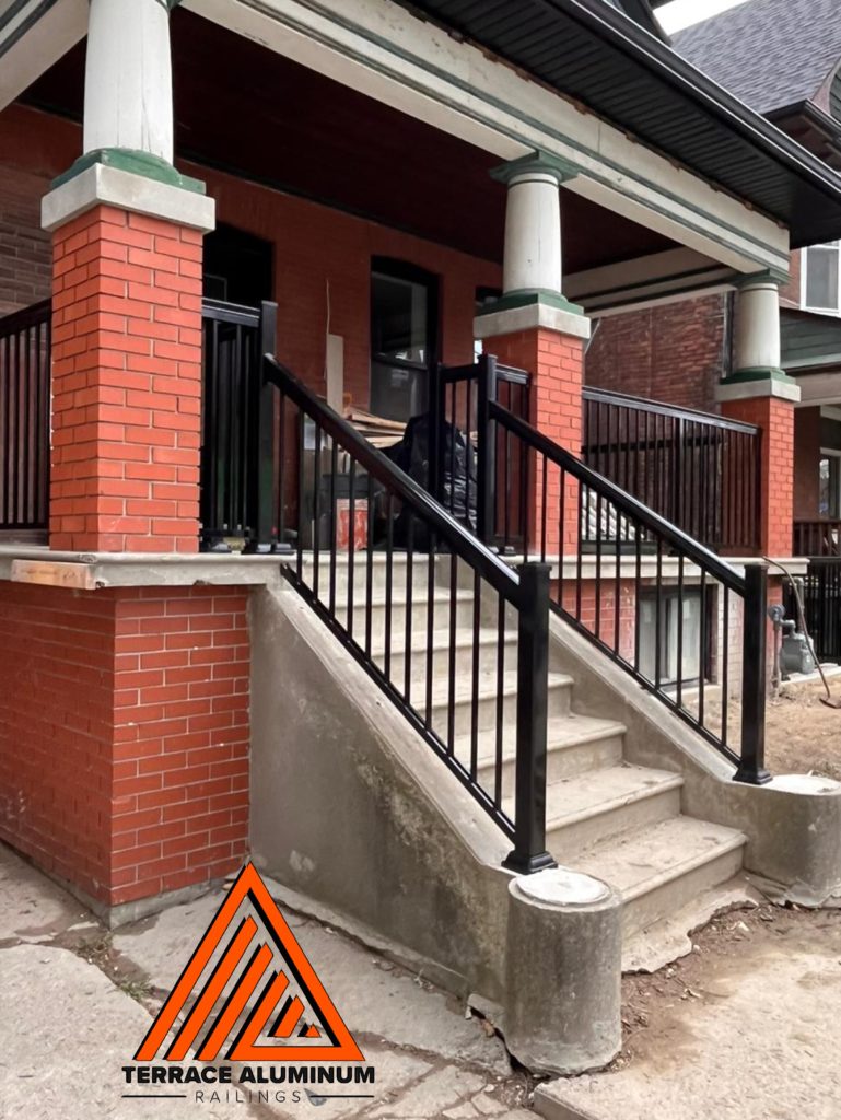 OUTDOOR ALUMINUM RAILINGS - Terrace Aluminum Railings